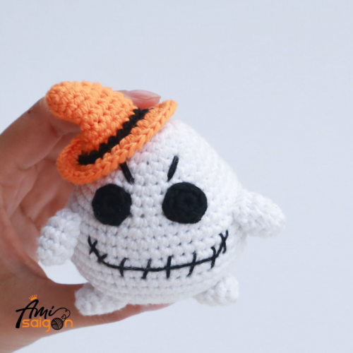 Spook up Your Decor with AmiSaigon's Free Amigurumi Ghost Pattern - Ami ...