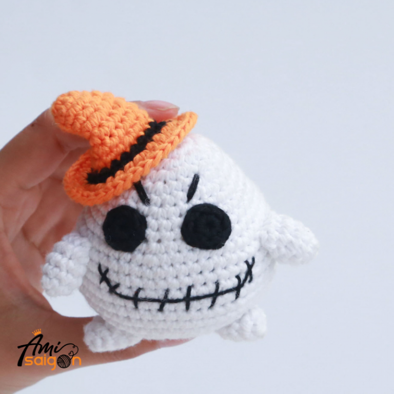 Spook up Your Decor with AmiSaigon's Free Amigurumi Ghost Pattern - Ami ...