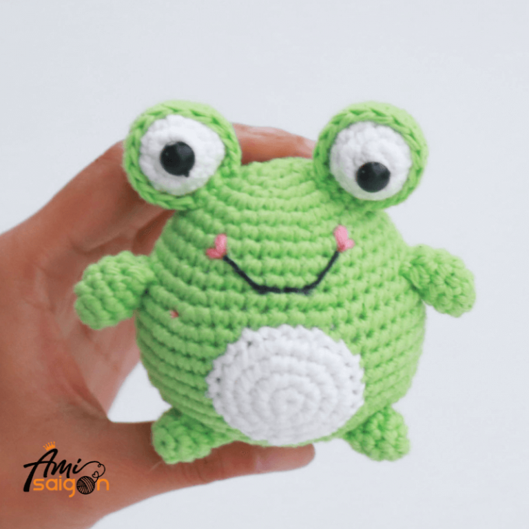 Chubby Frog crochet amigurumi pattern - Ami Saigon
