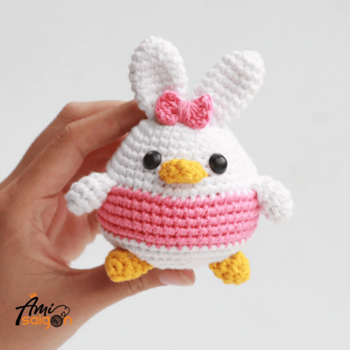Free crochet pattern elegant Daisy duck amigurumi - Ami Saigon