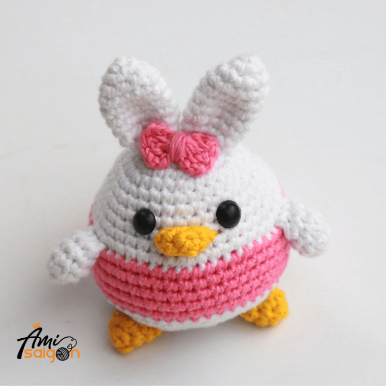 Free crochet pattern elegant Daisy duck amigurumi - Ami Saigon