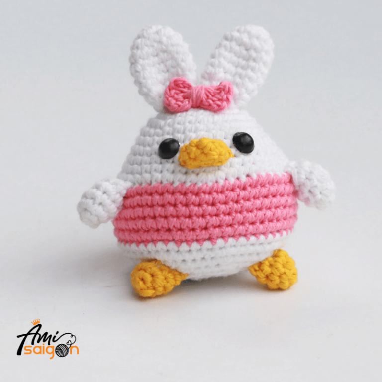 Free crochet pattern elegant Daisy duck amigurumi - Ami Saigon