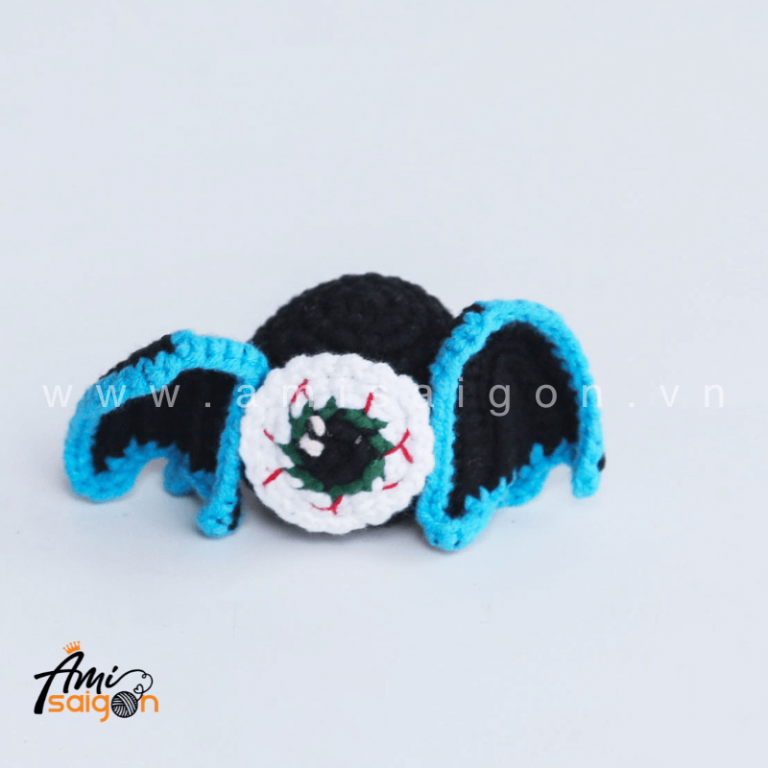 Amigurumi Bat keychain free crochet pattern - Ami Saigon