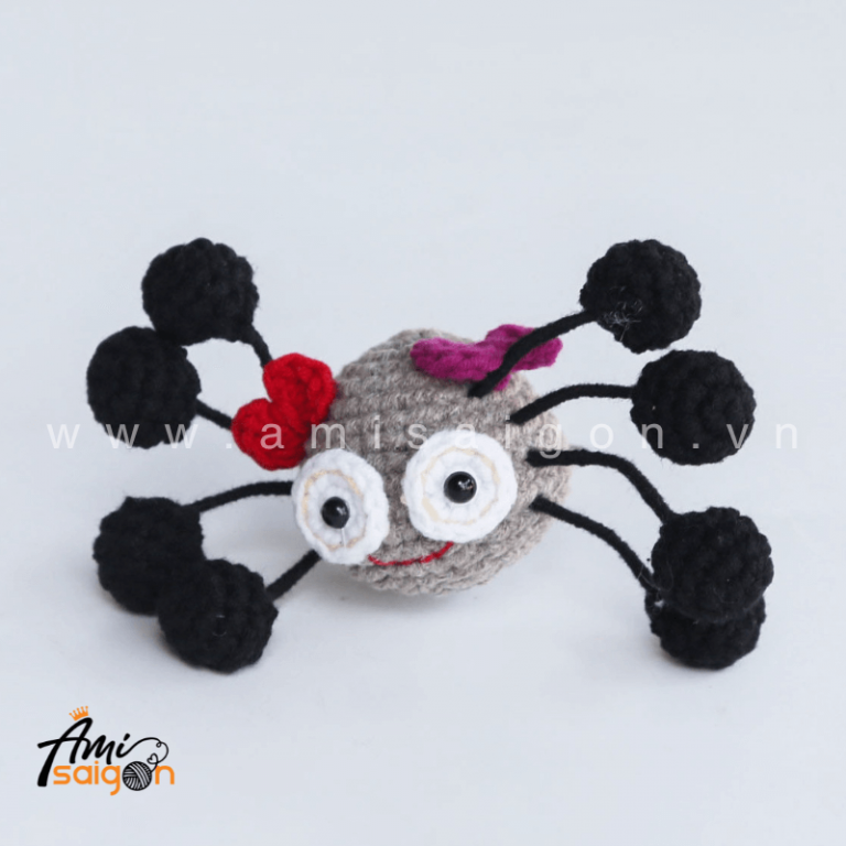 Amigurumi Spider keychain free crochet pattern - Ami Saigon
