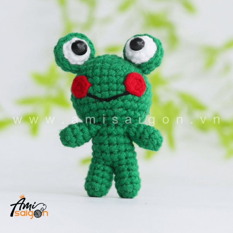 Free tiny amigurumi frog keychain crochet pattern - Ami Saigon