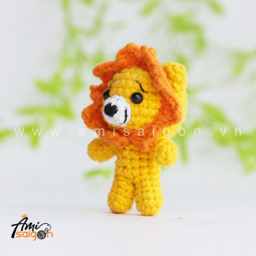 Tiny amigurumi lion keychain free crochet pattern - Ami Saigon