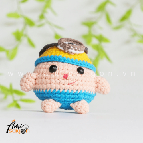 Amigurumi chubby Minion keychain free crochet pattern - Ami Saigon